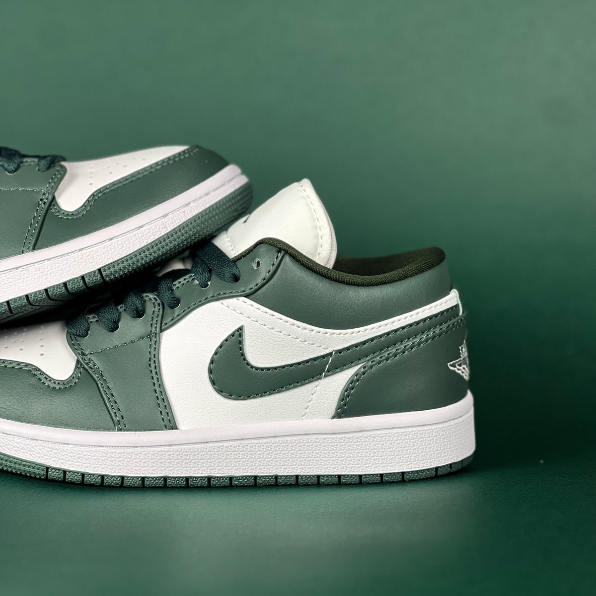 Air Jordan I / Galactic Jade Low – SKYWEAR