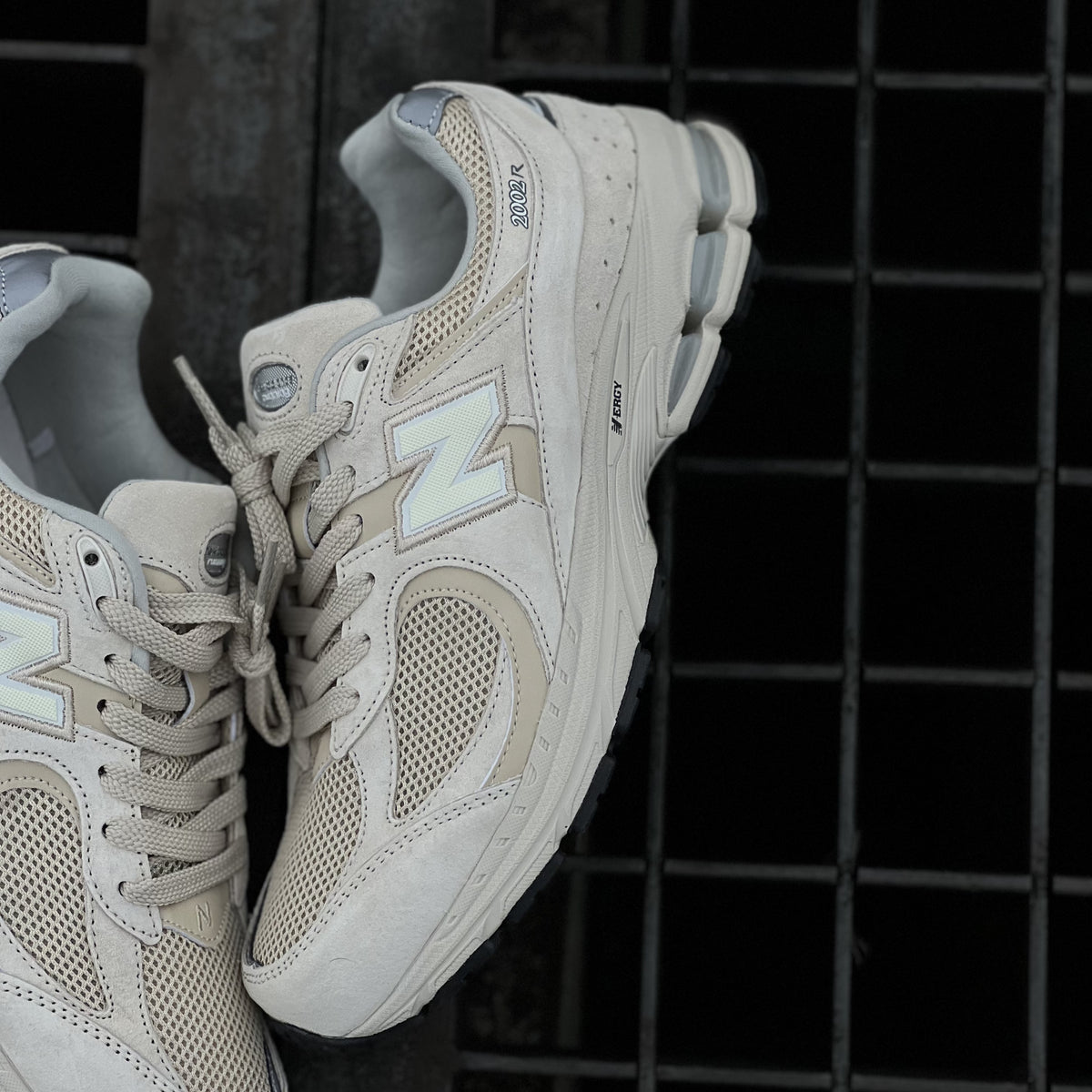 New Balance 2002R / White Cream – SKYWEAR