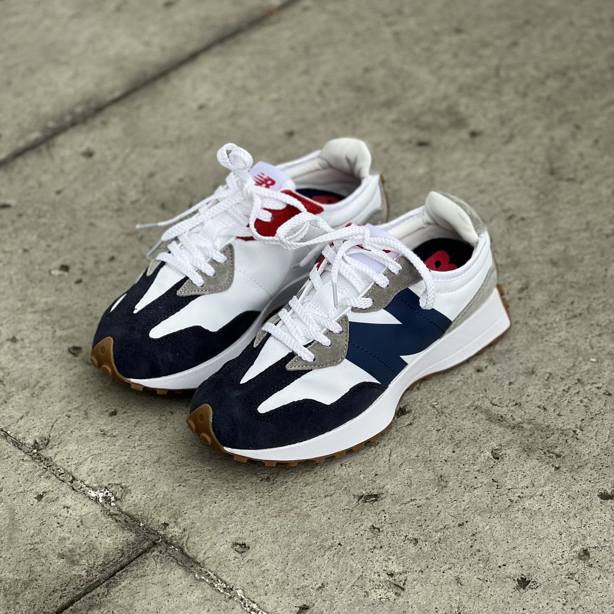 New Balance 327 / Navy Blue – SKYWEAR