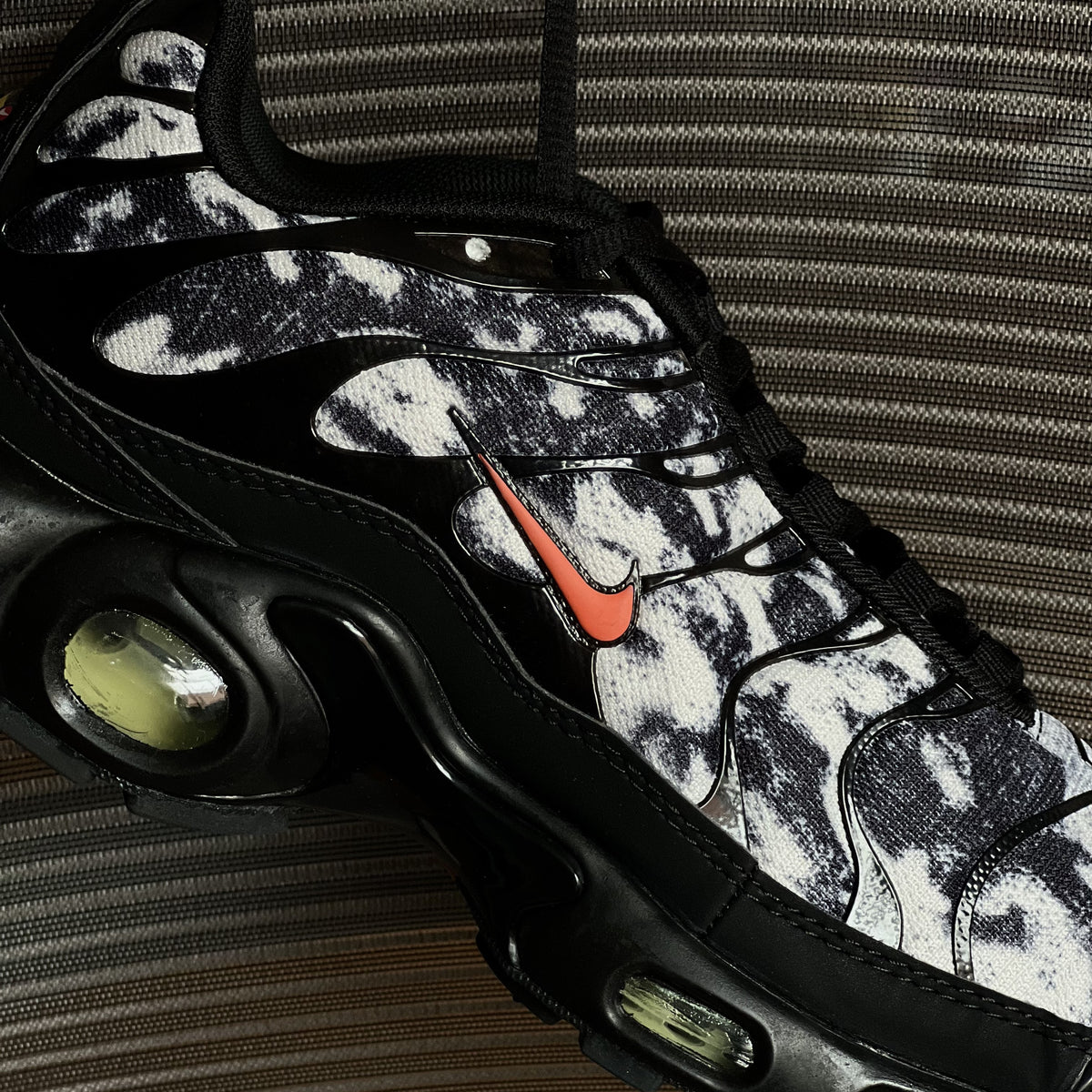 Nike Air Max Plus TN / Black Orange Camo – SKYWEAR