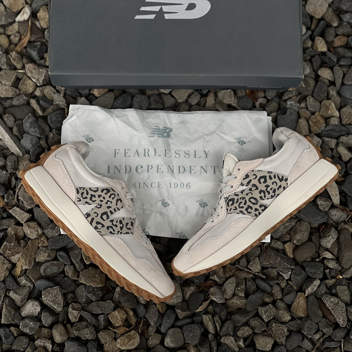 New Balance 327 / Animal Print – SKYWEAR